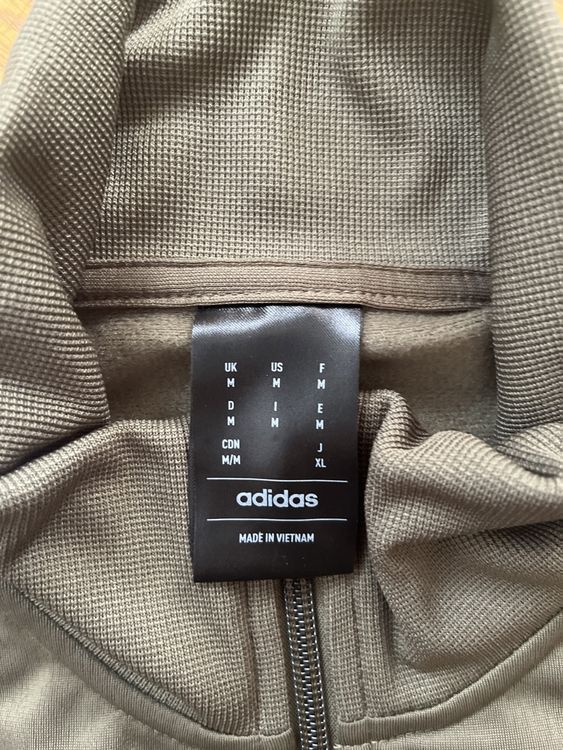 Adidas set up (Gebraucht) in Sierre für CHF 31.5 – mit Lieferung auf Ricardo kaufen