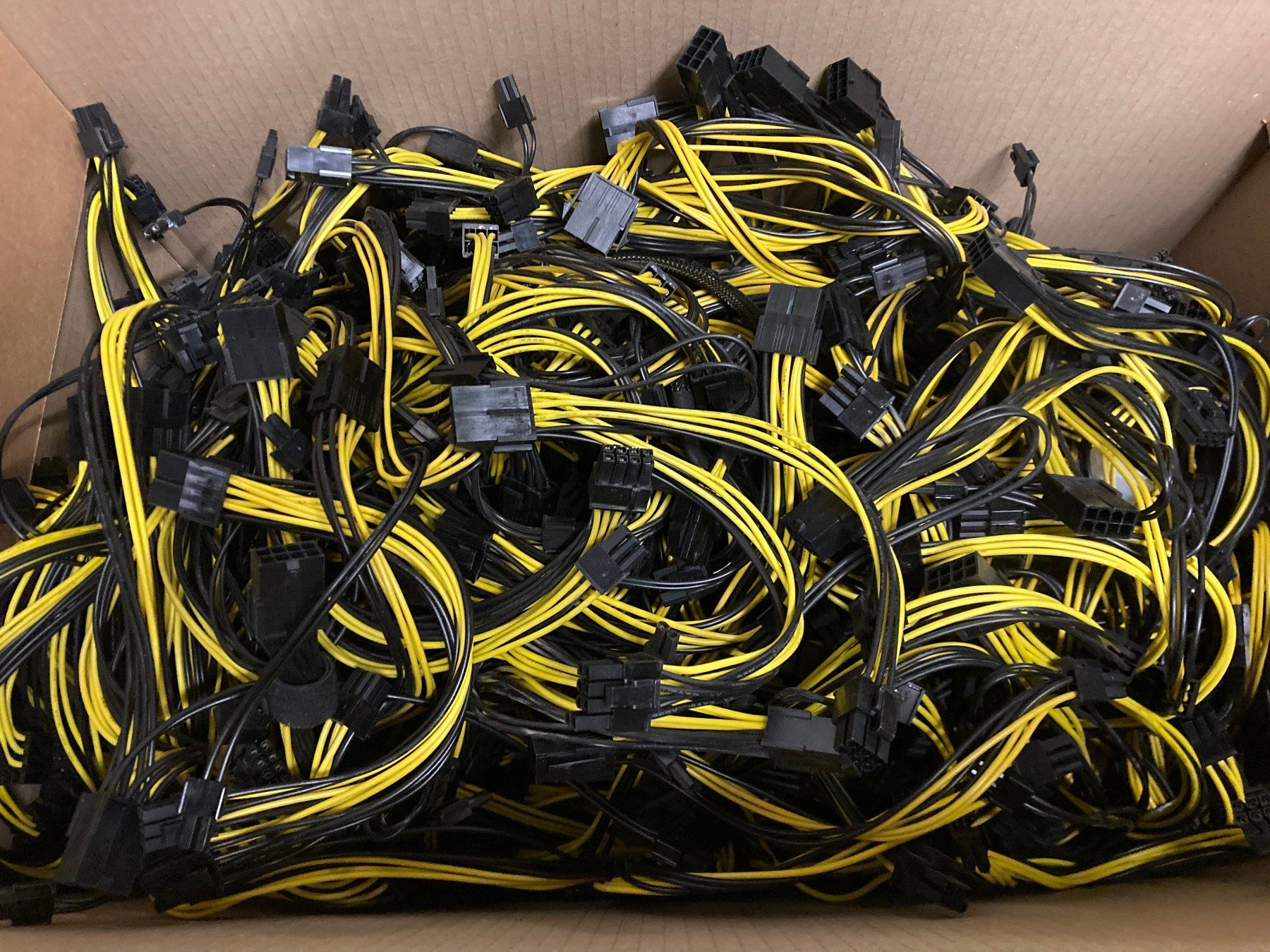 8-pin PCIe auf 2x8-(6+2)pin Adapterkabel (Gebraucht) in Wettingen für ...