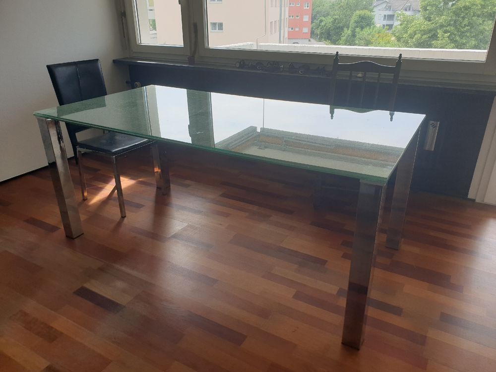 Stylish Glass Dining Table with Chrome Legs — Bargain! (Gebraucht) in Pfäffikon SZ für CHF 50 ...