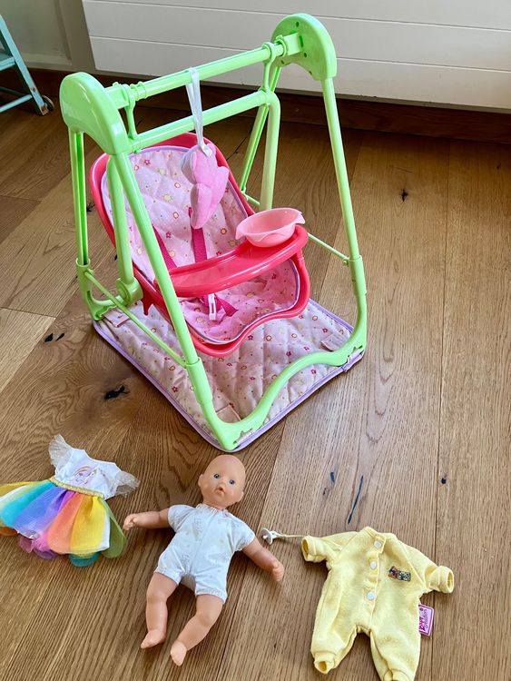 Puppen Set mit Trage/ Schaukel (Gebraucht) in Lommis für CHF 13.5 – mit ...