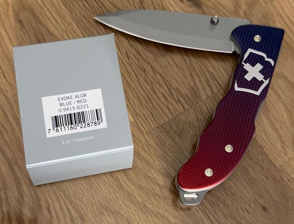VICTORINOX EVOKE ALOX BLUE/RED | Kaufen auf Ricardo