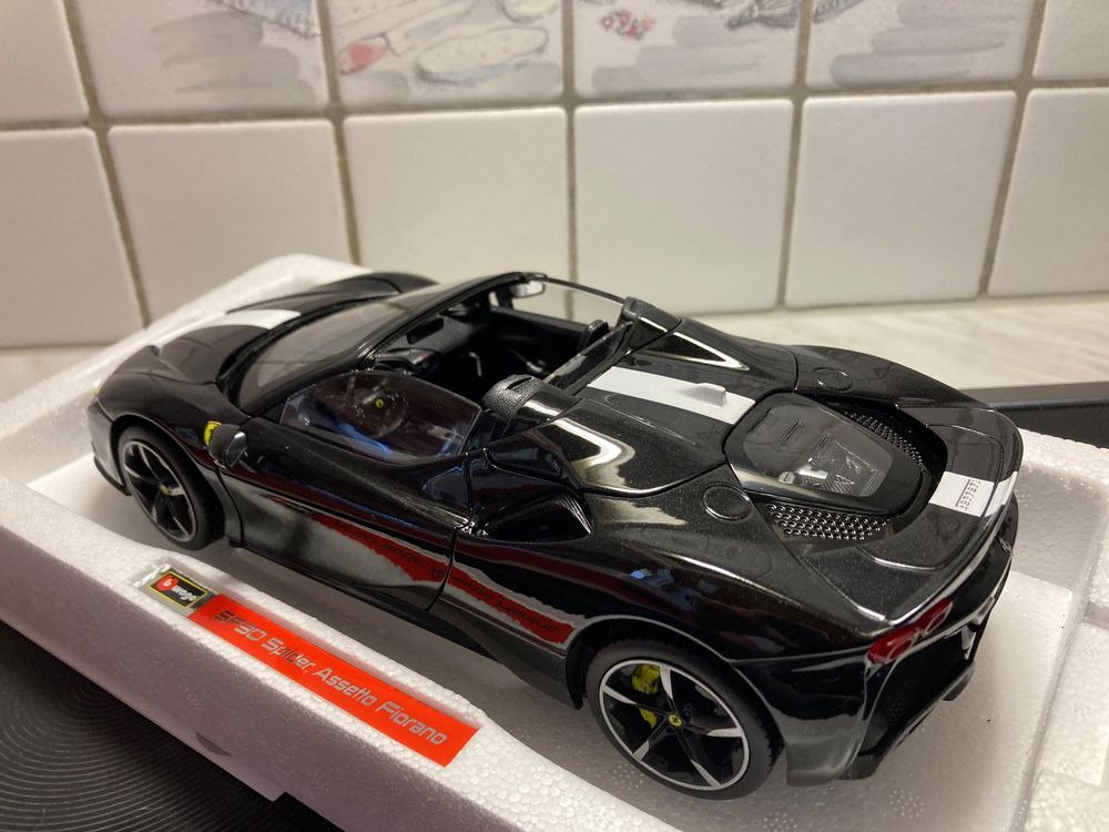 Ferrari Signature SF90 Spider 1/18 schwarz NEU/OVP | Kaufen auf Ricardo