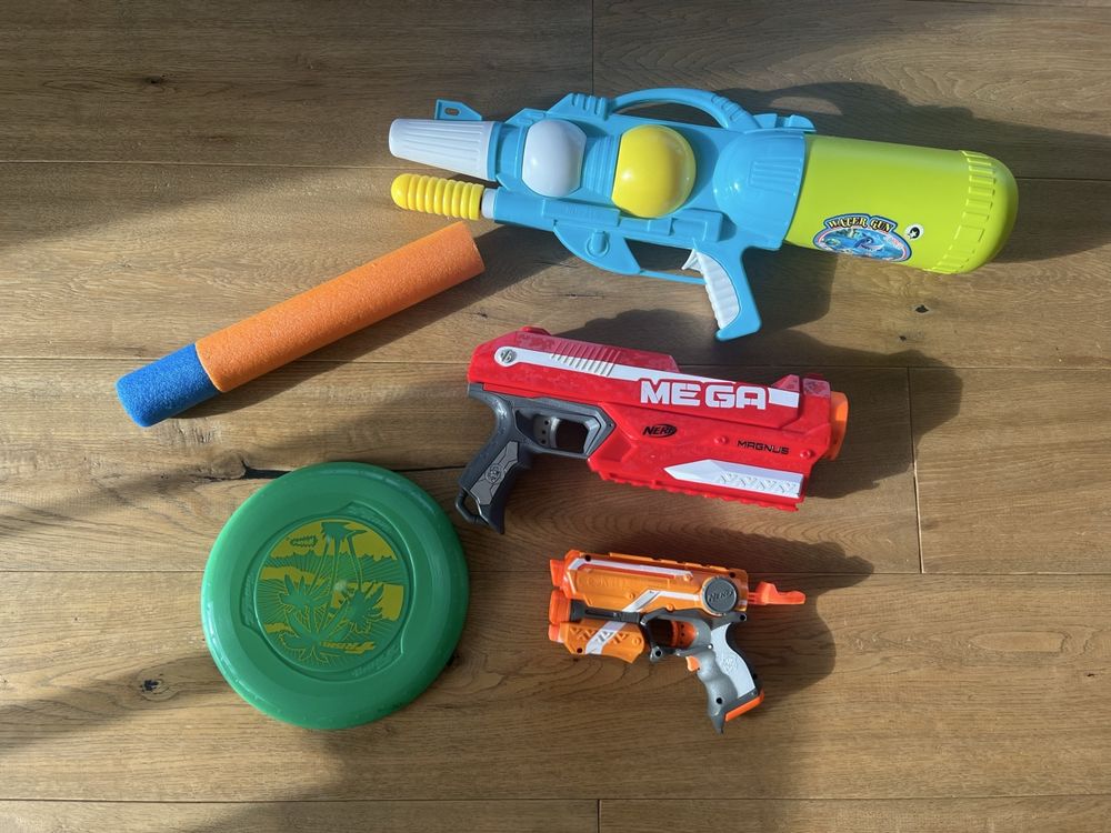 Summer Fun Bundle: Water Gun, Nerf, Frisbee (Gebraucht) in Gümligen für ...