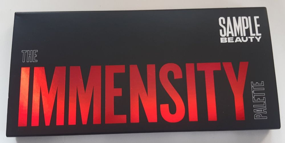 Palette de fards à paupières arc-en-ciel (Neuf avec emballage d'origine ...