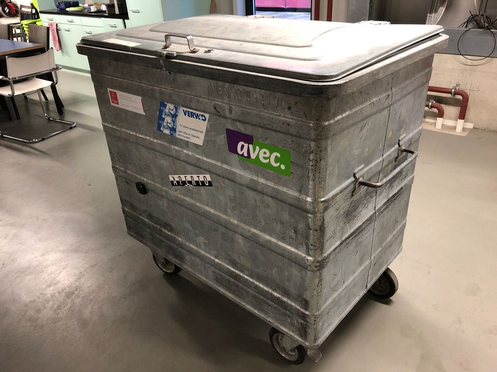 Abfall Container (800L, Stahl verzinkt) (Gebraucht) in Walenstadtberg ...