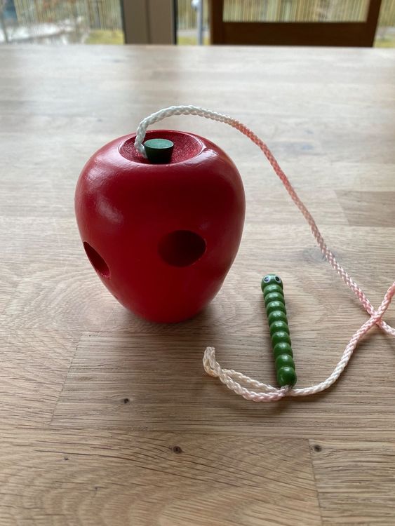 Holz-Apfel mit Wurm (Motorik) | Kaufen auf Ricardo Holz-Apfel mit Wurm (Motorik) | Kaufen auf Ricardo