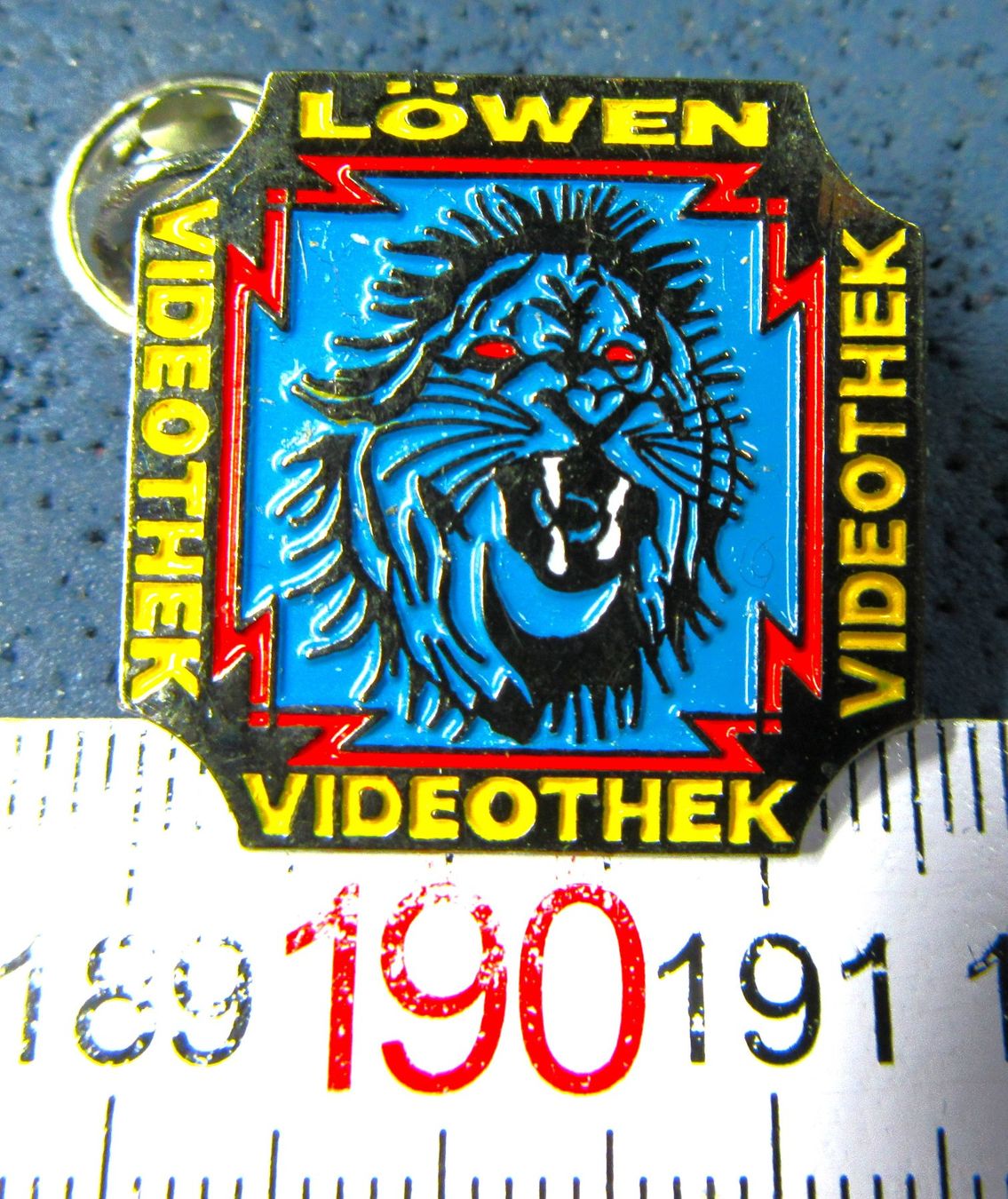 LÖWE PIN (Gebraucht) in Ettingen für CHF 0.5 – mit Lieferung auf Ricardo kaufen