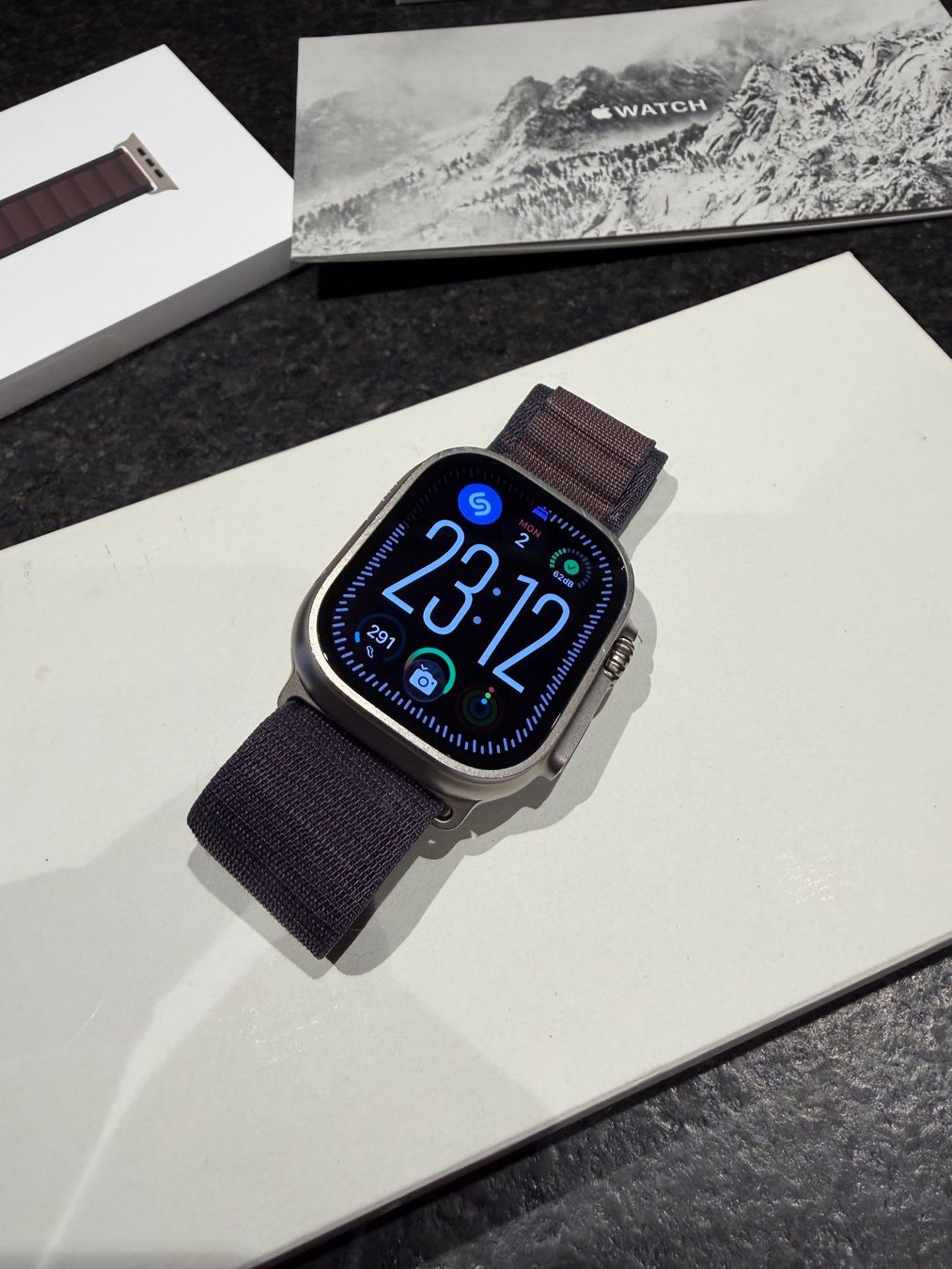 Apple Watch Ultra 2 Titanium, Indigo Alpine Loop (Gebraucht) in Spiegel ...