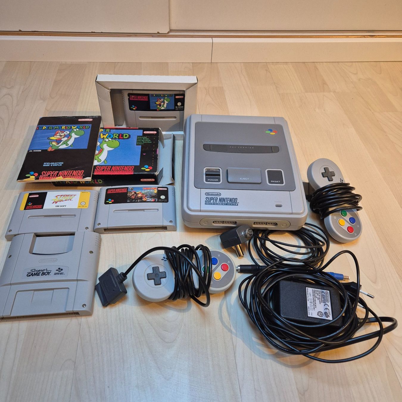 Super Nintendo SNES Konsole mit Spielen und 2 Controller (Gebraucht) in ...