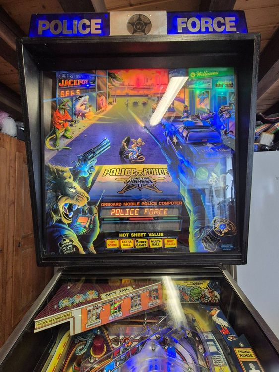 Magnifique flipper Police Force (D'occasion) à Cronay pour CHF 2500 – retrait uniquement ...