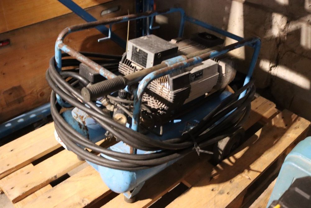 Tool Air Kompressor (Lot 18) Standort 4714 Aedermannsdorf (Gebraucht ...