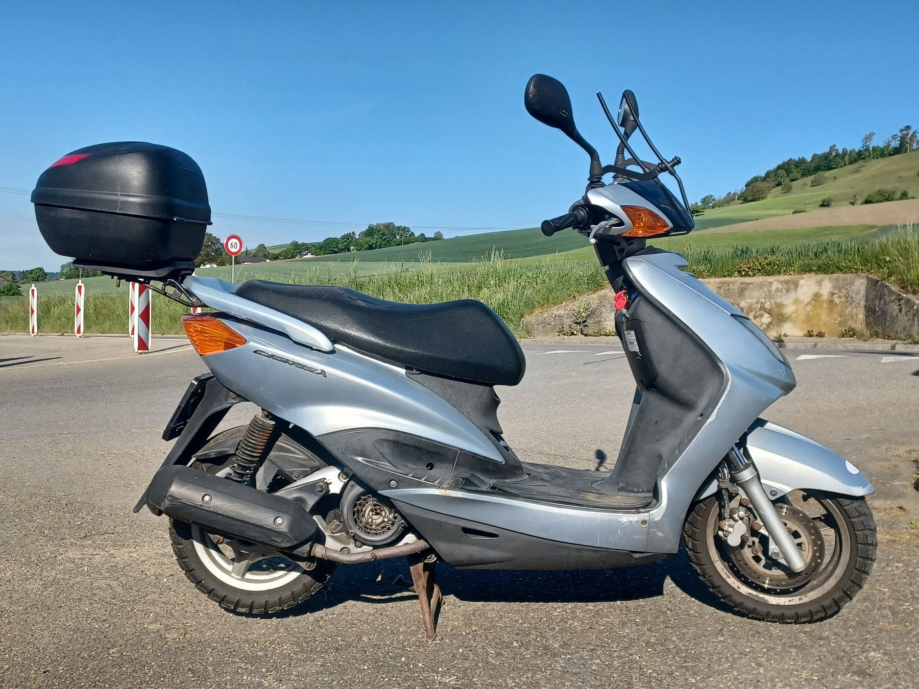 Yamaha XC 125 Cygnus X Roller Scooter mit Topcase ab 1Fr.- (Defekt) in Schleitheim für CHF 153 ...
