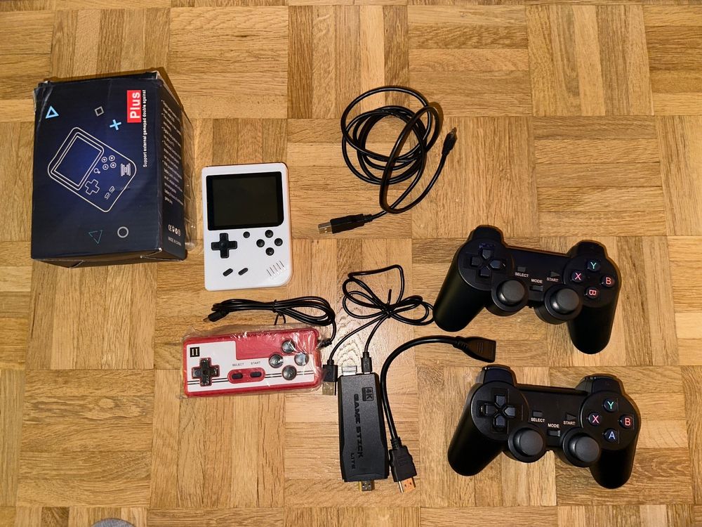 Retro Games + gratis Game Pad (Neu (gemäss Beschreibung)) in Jona für ...
