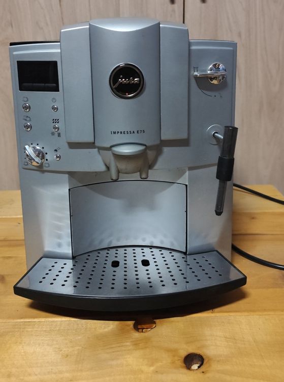 Jura Impressa E75 Kaffeevollautomat (Defekt) in Full-Reuenthal für CHF 50 – nur Abholung auf ...