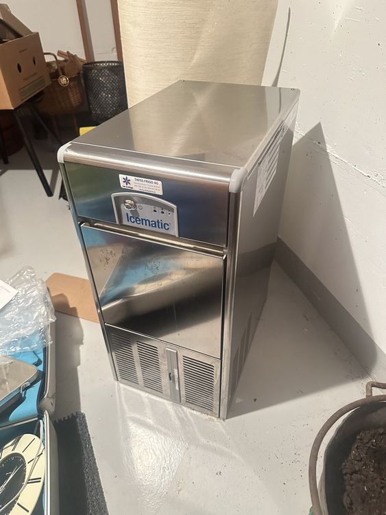 Icematic Eiswürfelmaschine (Gebraucht) in Aarburg für CHF 300 – nur ...