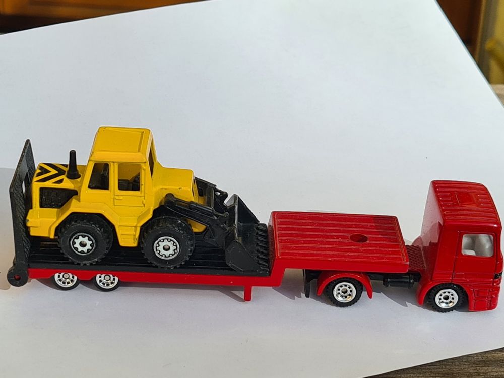 Siku Tieflader mit Schaufelbagger (Gebraucht) in Lyss für CHF 9.5 – mit Lieferung auf Ricardo kaufen