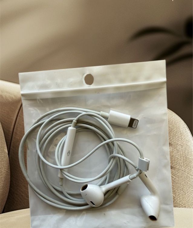 Original Apple EarPods Lightning cable (Neu (gemäss Beschreibung)) in ...