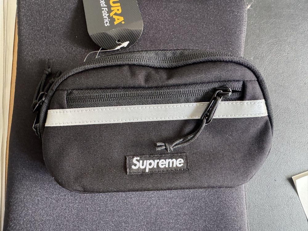Supreme mini bag FW24 (Neu und originalverpackt) in Rapperswil SG für ...