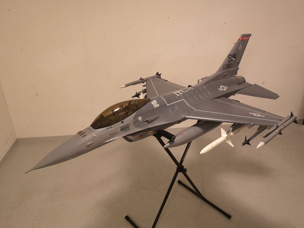 F 16 FIGHTING FALCON | Kaufen auf Ricardo
