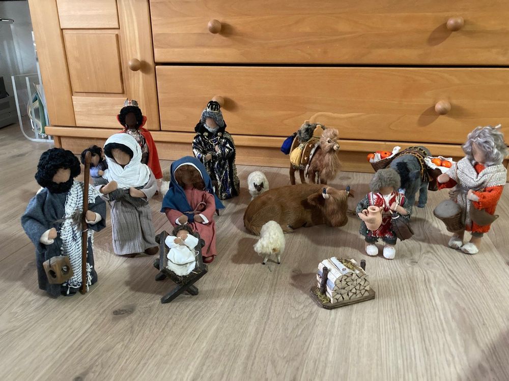 Krippe Stall und Figuren (Gebraucht) in Männedorf für CHF 290 – nur Abholung auf Ricardo kaufen