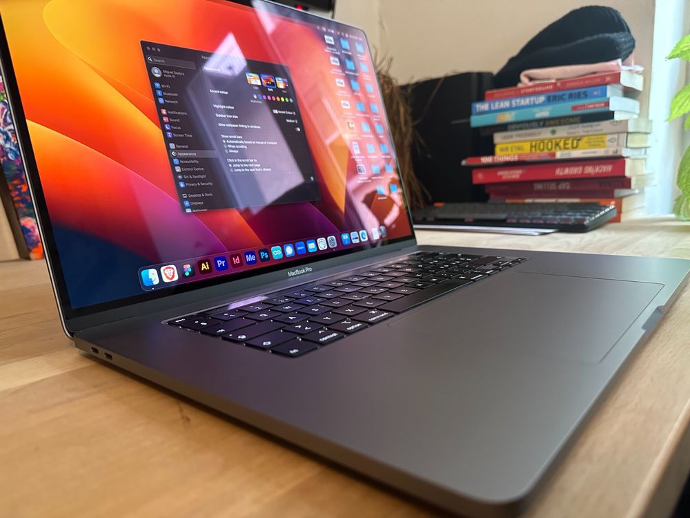 Macbook Pro 16 inch 2.4 GHz 8-Core i9 32 GB RAM 1TB | Kaufen auf Ricardo