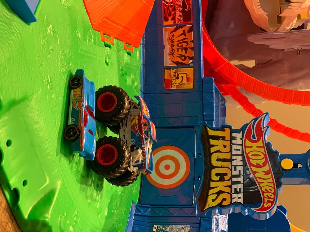 Hot Wheels Monster Truck Vulcan Arena (Gebraucht) in Steffisburg für ...