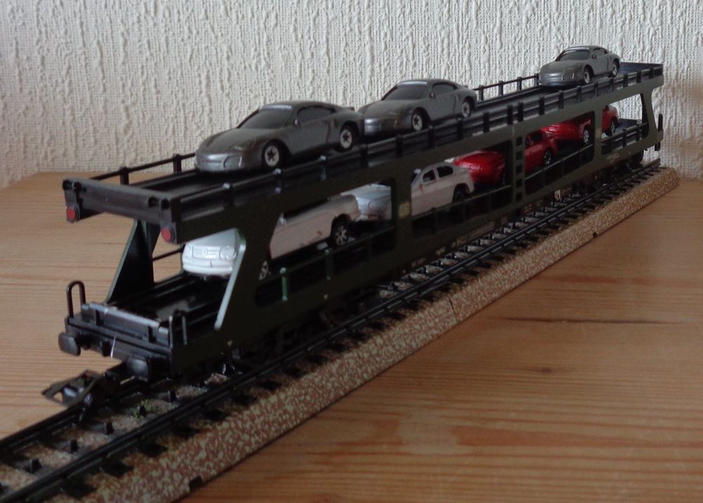 Märklin 4084, 2 Reisezug-Autotransportwagen mit Autos, H0 | Kaufen auf ...
