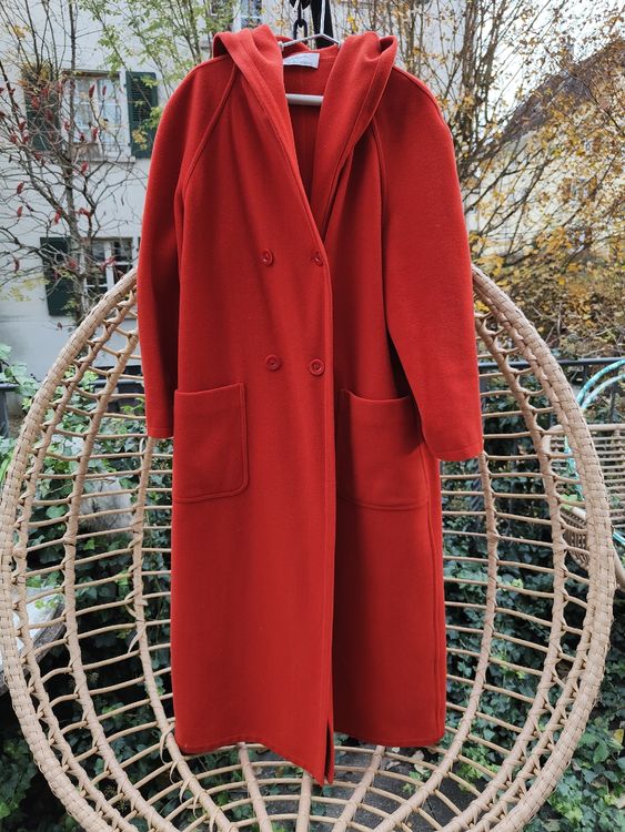Roter Mantel mit Kapuze. (Gebraucht) in Biel Bienne für CHF 39 – mit ...