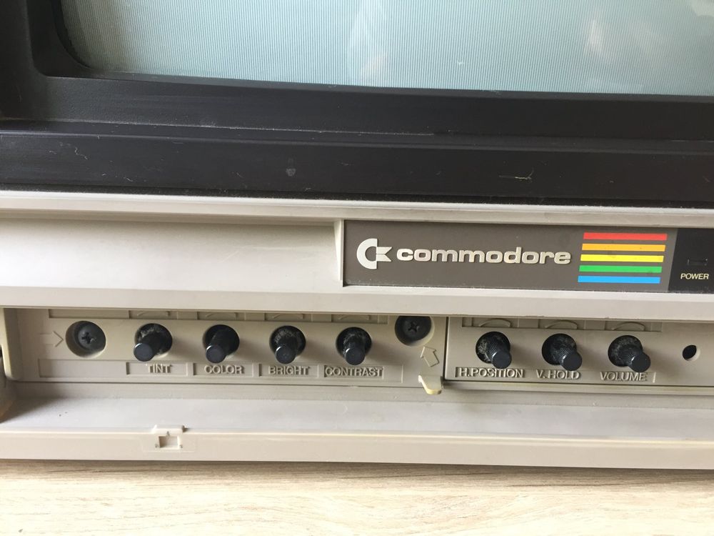 Commodore Video Monitor Model 1702 (Gebraucht) in Oensingen für CHF 555 ...