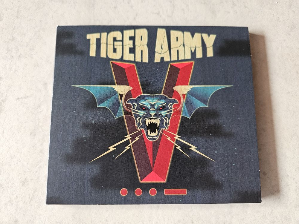 Tiger Army - V ••• - (Gebraucht) in Schneisingen für CHF 4 – mit ...