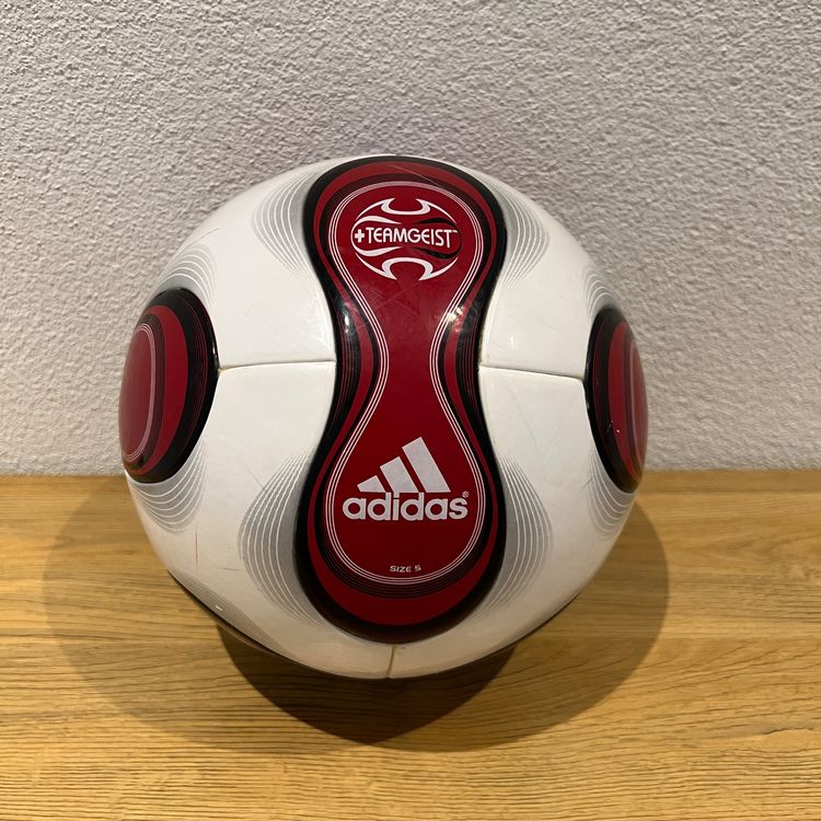 Original Adidas Fussball Teamgeist rot (Gebraucht) in Balzers für CHF ...