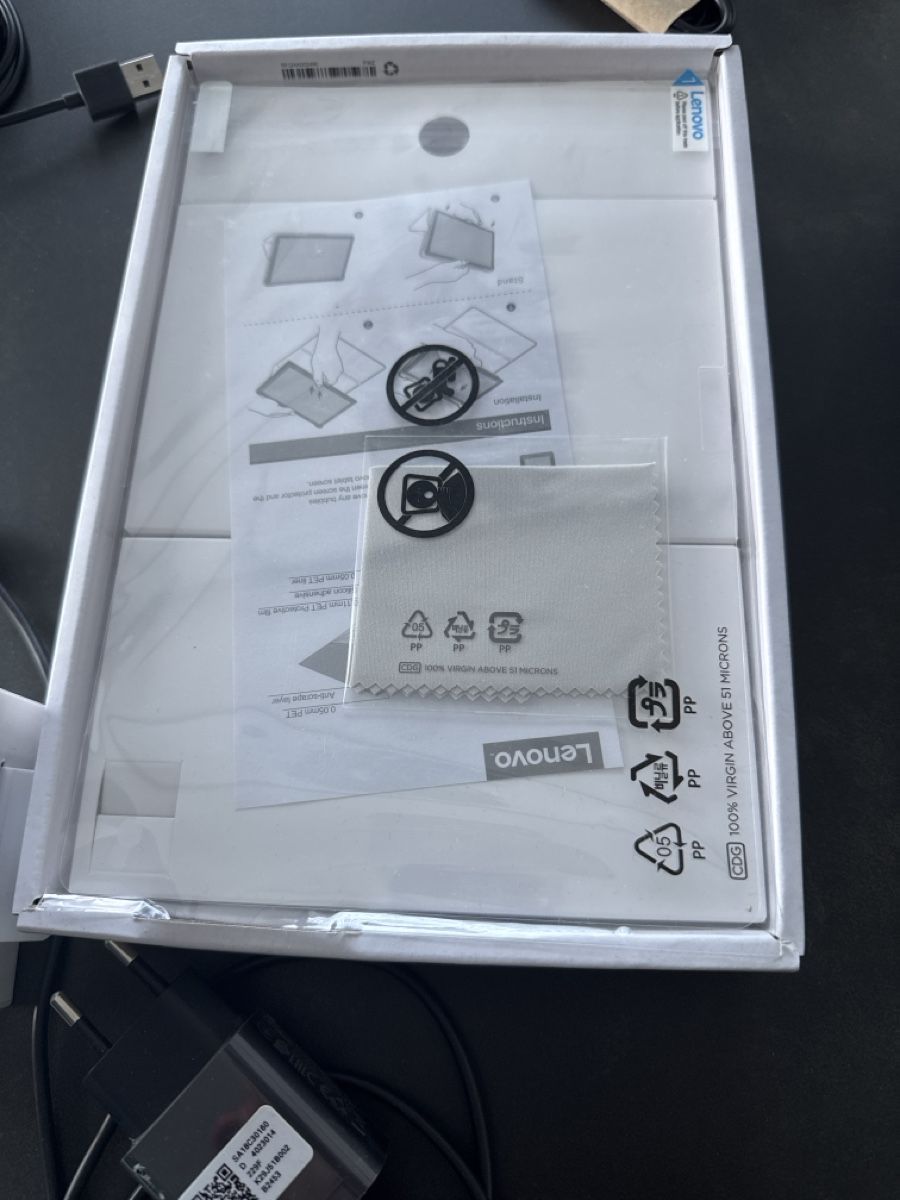 Lenovo Tab P11 mit Lenovo Kopfhörer - Neuwertig! (Neu (gemäss ...