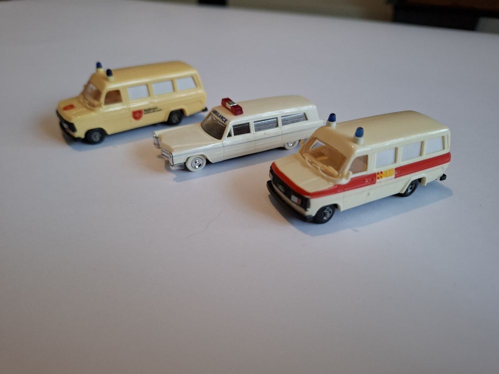 Praliné Modellautos 1:87 H0 Rettungsfahrzeuge (Gebraucht) in Nesselnbach für CHF 5 – mit ...