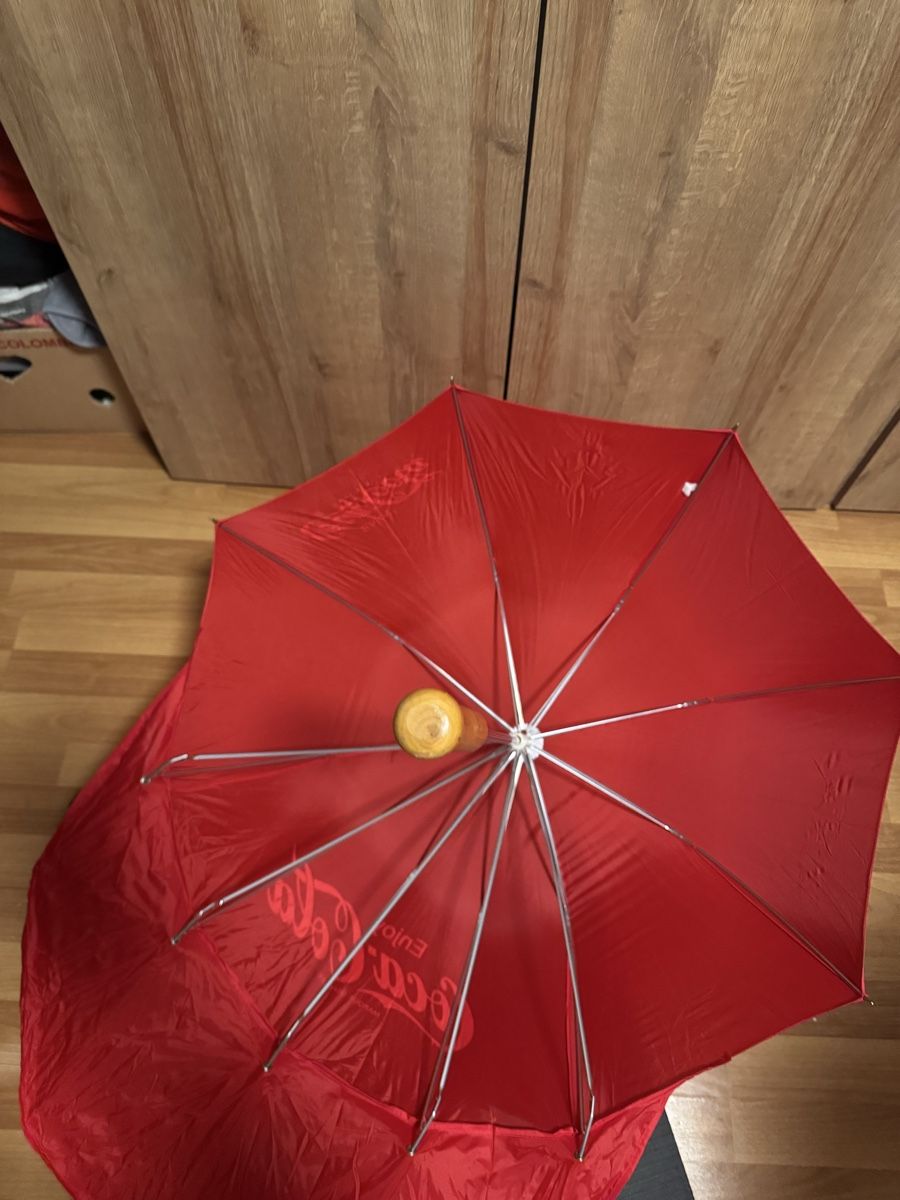Parapluie Coca-Cola rouge neuf avec poignée en bois, (D'occasion) à ...