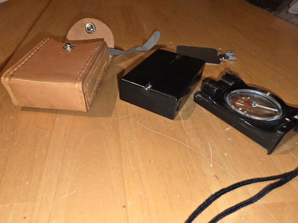 CH-Armee Recta Kompass in Lederetui / Boussole Recta (Gebraucht) in ...