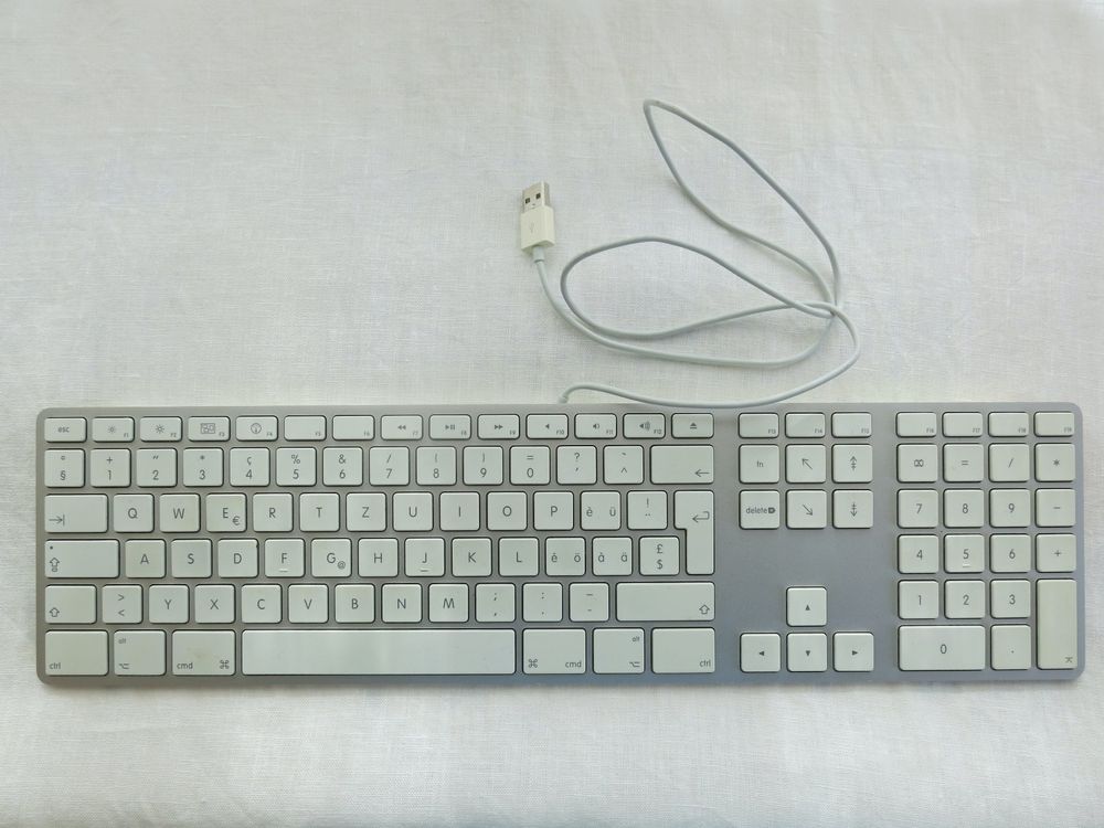 Apple Tastatur mit Zahlenblock (Gebraucht) in Zürich für CHF 25 – mit ...