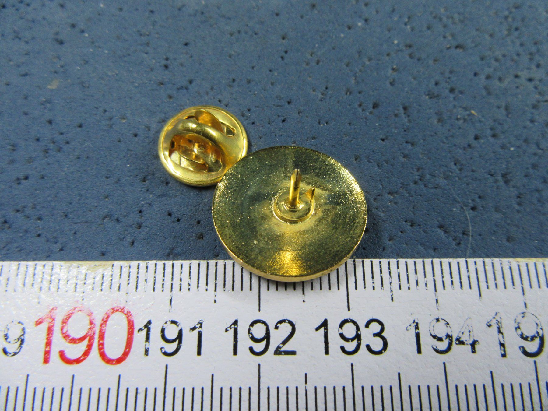 VW VOLKSWAGEM AUTO LOGO ALT WOLFSBURG AUTO PIN EMALIERT BOMB (Gebraucht ...