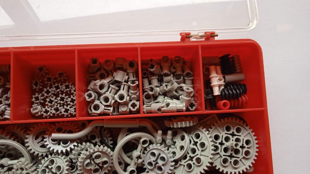 Lego Technik Zahnräder Sammlung mit Box, Top Zustand! (Gebraucht) in ...