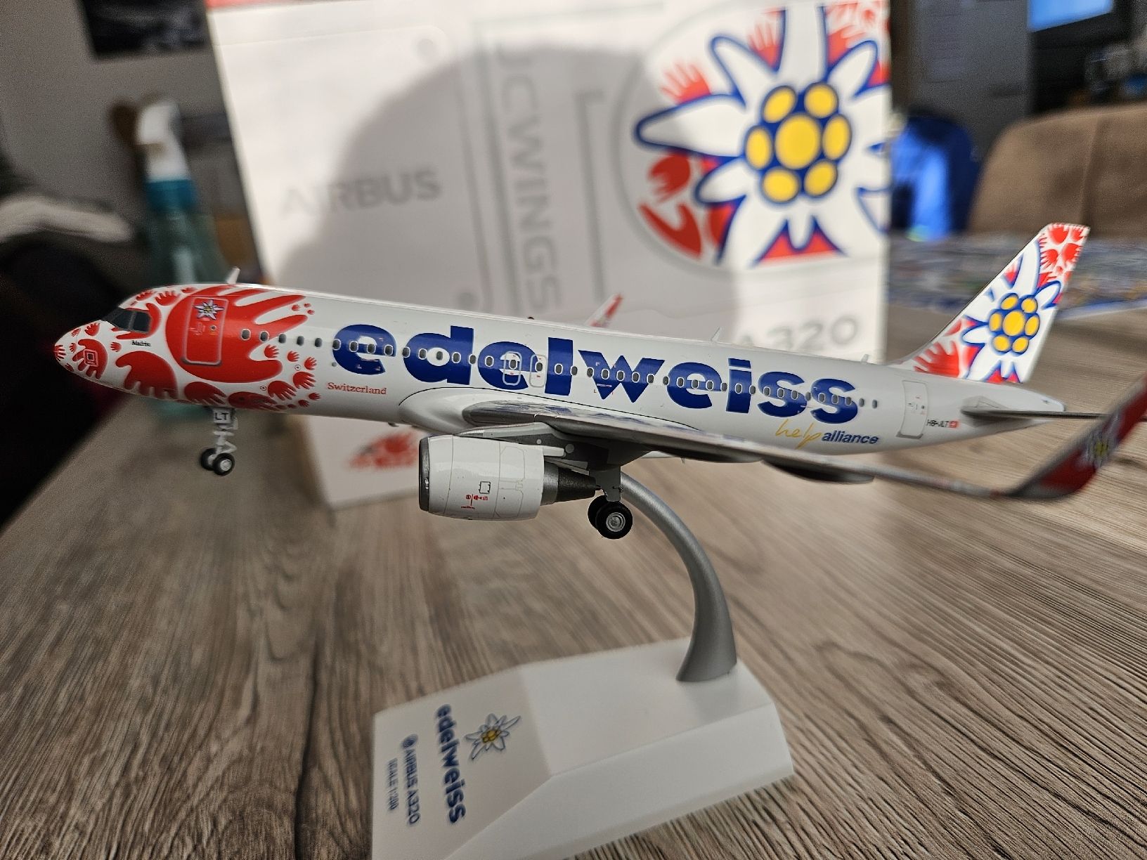 Edelweiss Air Airbus A320 help alliance Bem. 1:200 HB-JLT (Neu und ...