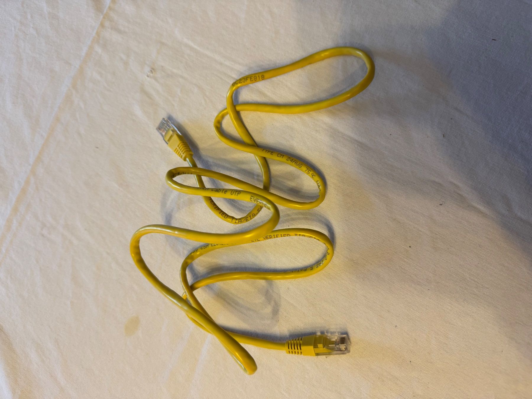 Câble Ethernet RJ45 jaune, 1.5m, parfait état! (406) (D'occasion) à la ...