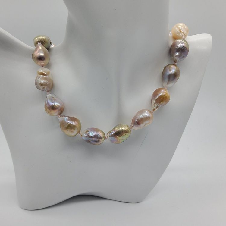 Collier aus grossen Barockperlen in schöner Qualität (Neu (gemäss ...