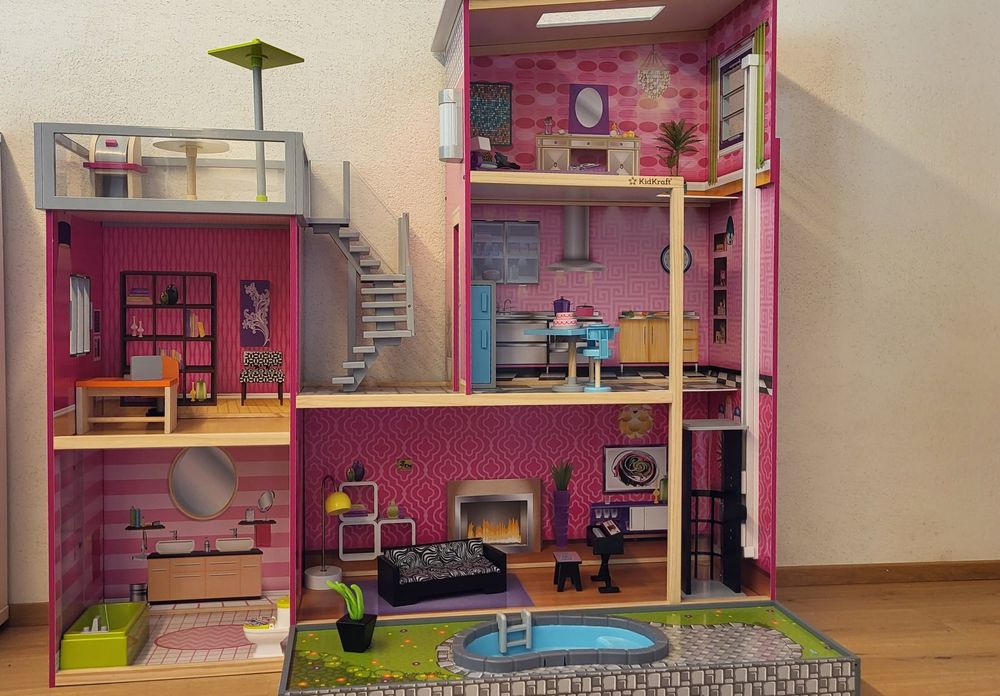 Grosses Barbie Haus. Mit Licht und Sound (Gebraucht) in Schönried für ...