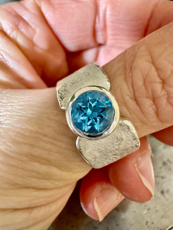 Magic Topas-Ring "in der Farbe Swiss-Blue" | Kaufen auf Ricardo