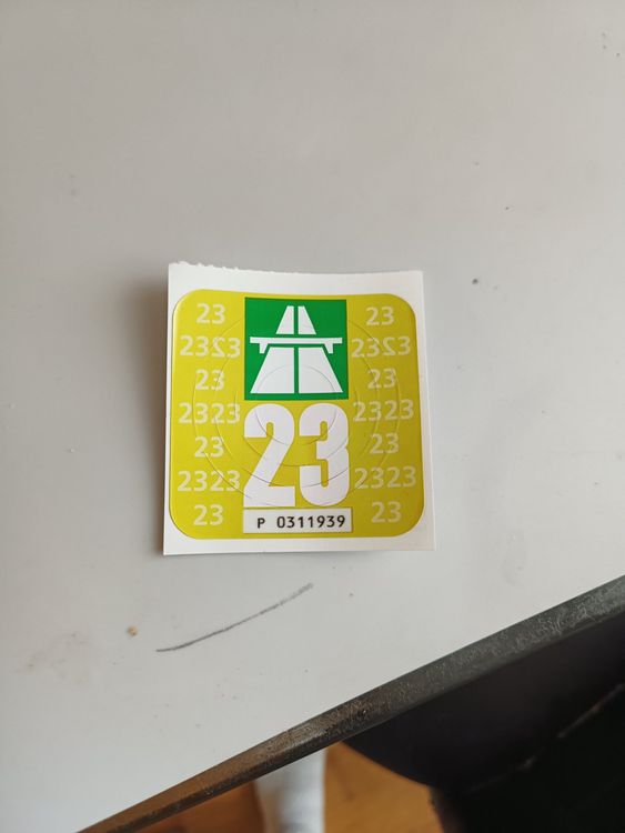 Autobahnvignette 2023 (Neu und originalverpackt) in Oftringen für CHF 20 – mit Lieferung auf ...