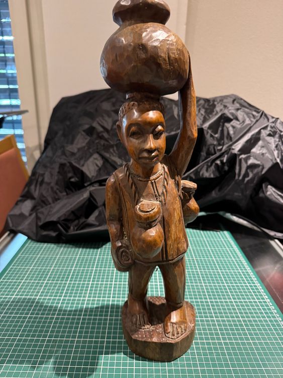 Afrikanische Holz Figur (Gebraucht) in Galmiz für CHF 1 – mit Lieferung auf Ricardo kaufen