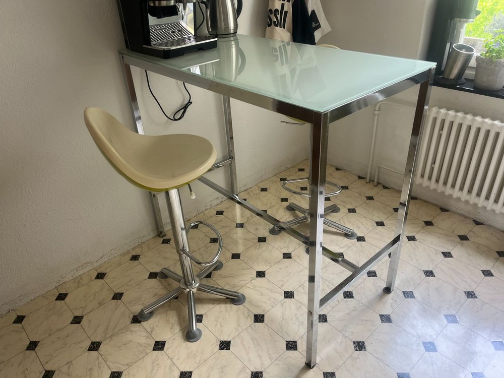 Barhocker und Glastisch (Gebraucht) in Zürich für CHF 40 – nur Abholung ...
