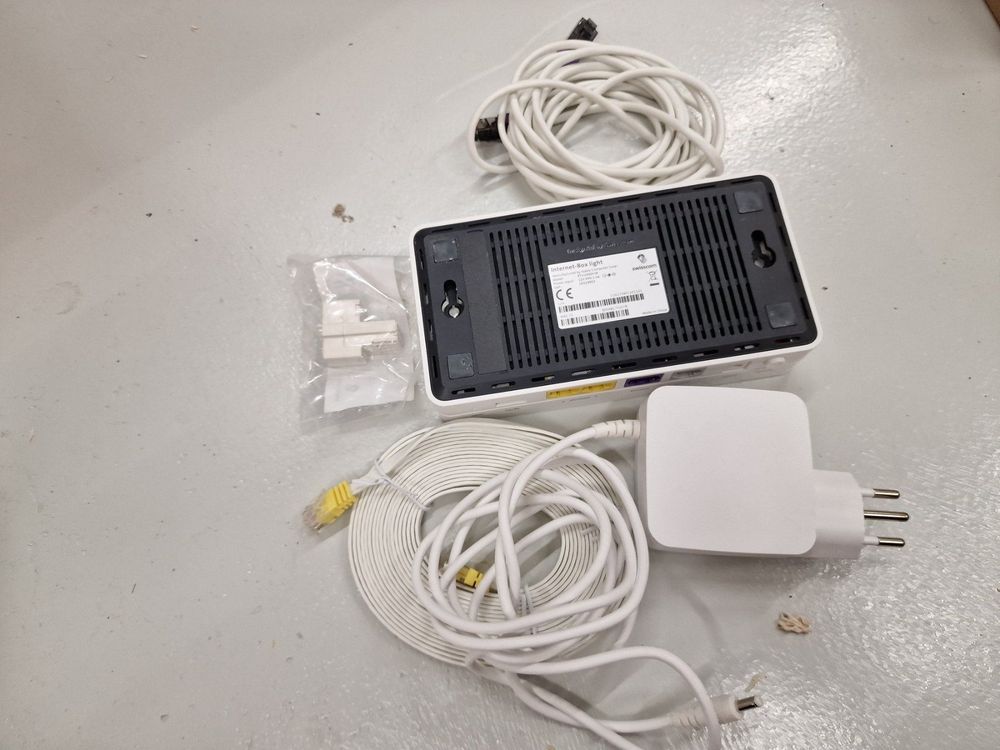 Swisscom Internet Box Light / inkl. Zubehör (Gebraucht) in Kriens für ...