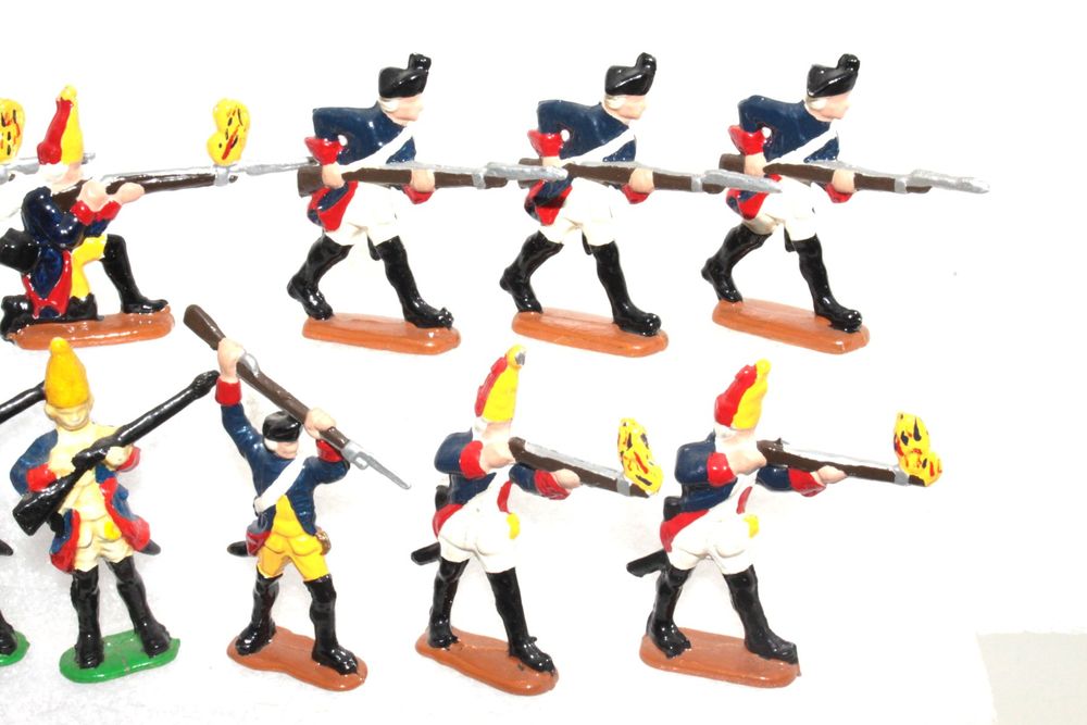 zi C / 17x ZINNSOLDATEN ZINNFIGUREN (ca. 40 Jahre alt) (Gebraucht) in ...