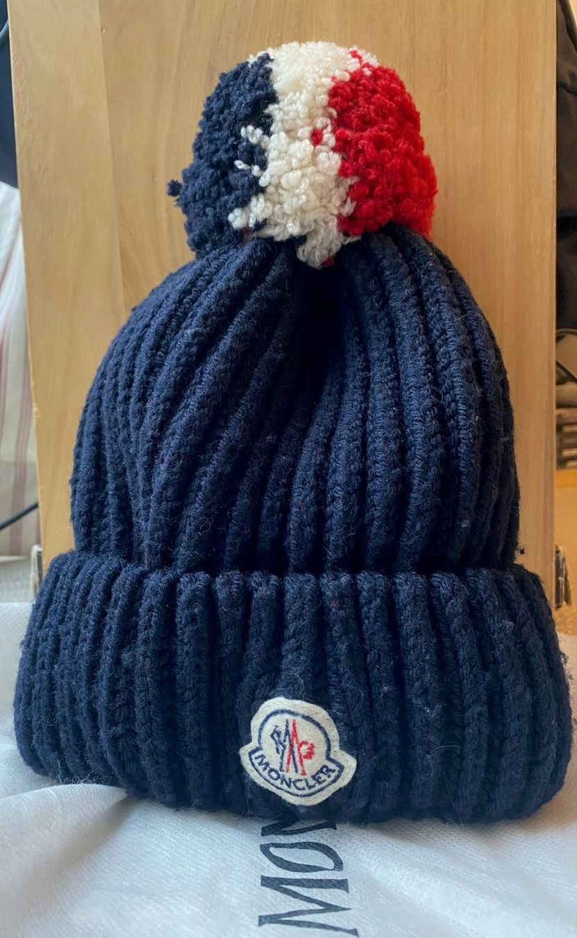 Bonnet Moncler bleu marine à pompon tricolore - Neuf (Neuf avec ...