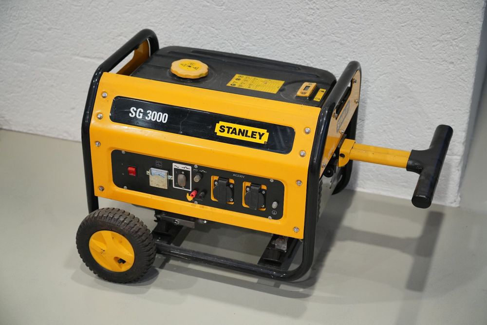 Stanley SG 3000 Benzin Generator Stromerzeuger 2700 Watt (Gebraucht) in ...
